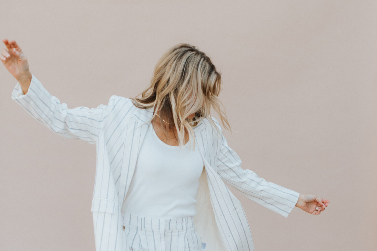 Clothing Brand Business Model: 5 Common Sales Channels To Consider ...