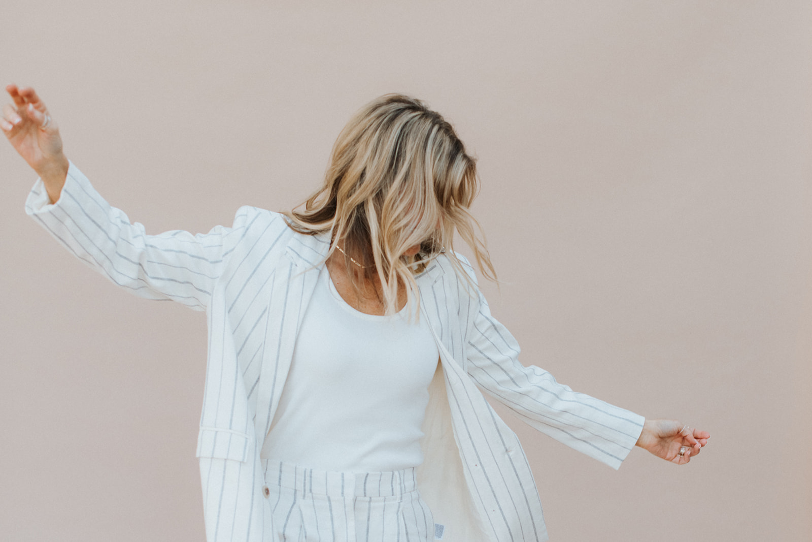 Clothing Brand Business Model: 5 Common Sales Channels To Consider ...